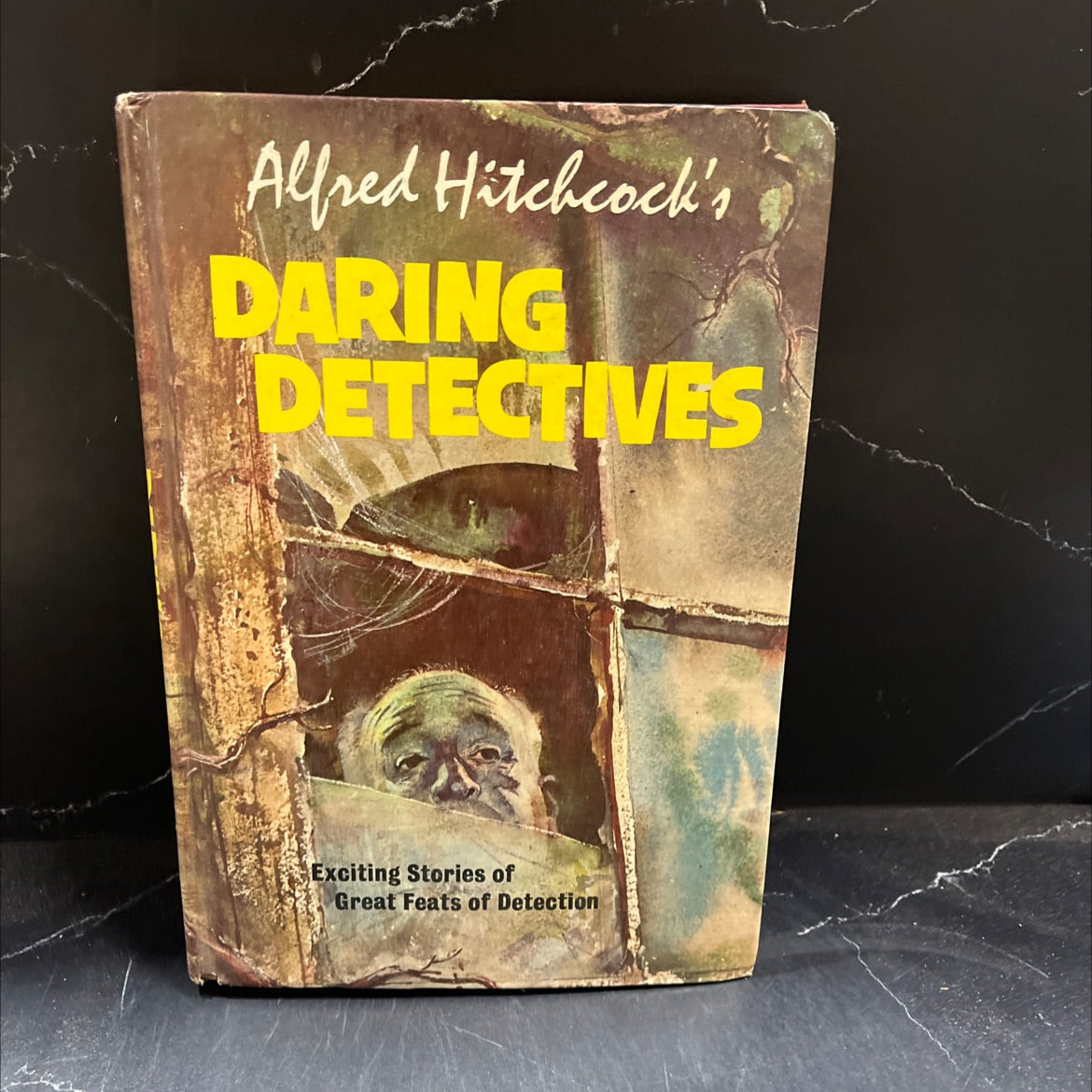 alfred hitchcock's daring detectives book, by Alfred Hitchcock, 1969 H ...