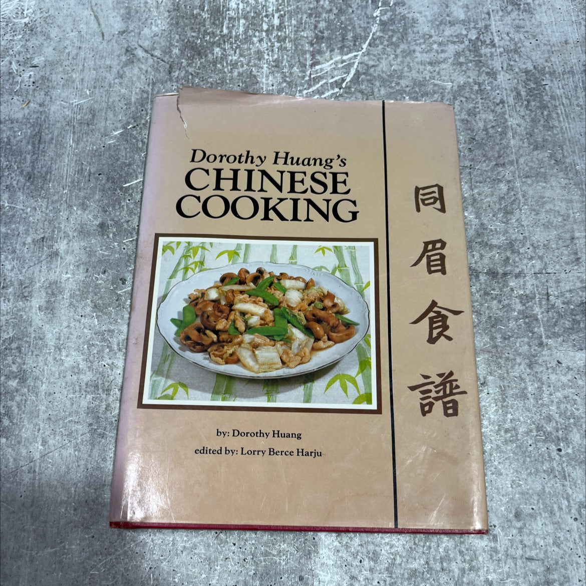 chinese cooking book, by dorothy huang, 1982 Hardcover – TheBookBundler